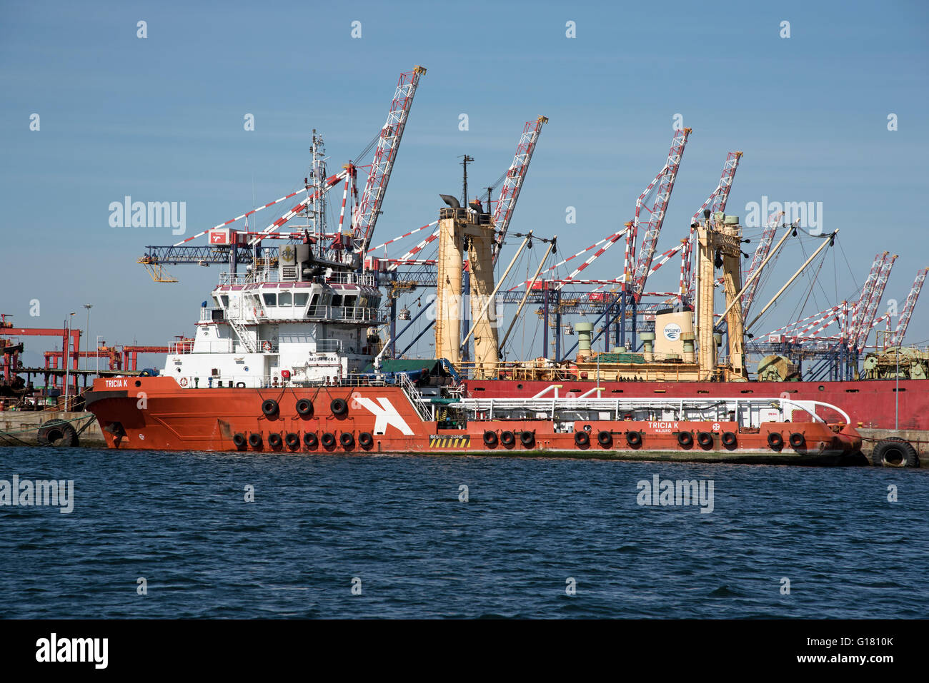 Offshore vessels africa hi-res stock photography and images - Alamy