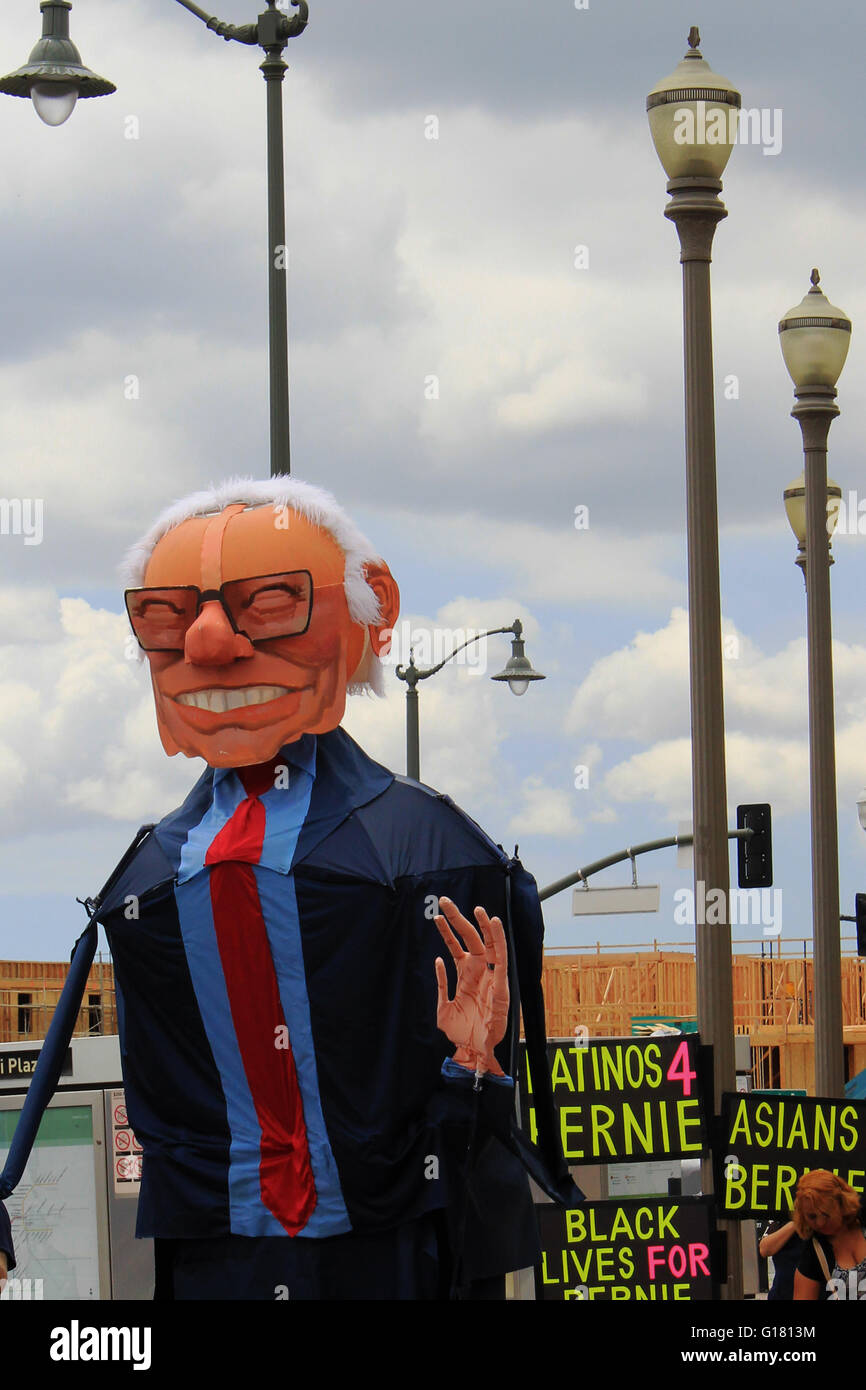 bernie sanders march in east los angeles brian mcguire Stock Photo - Alamy