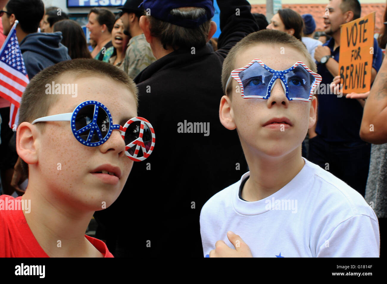 bernie sanders march in east los angeles brian mcguire Stock Photo - Alamy