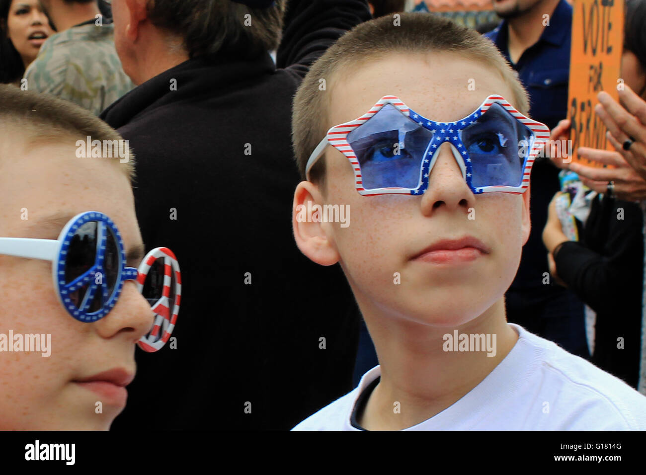 bernie sanders march in east los angeles brian mcguire Stock Photo - Alamy