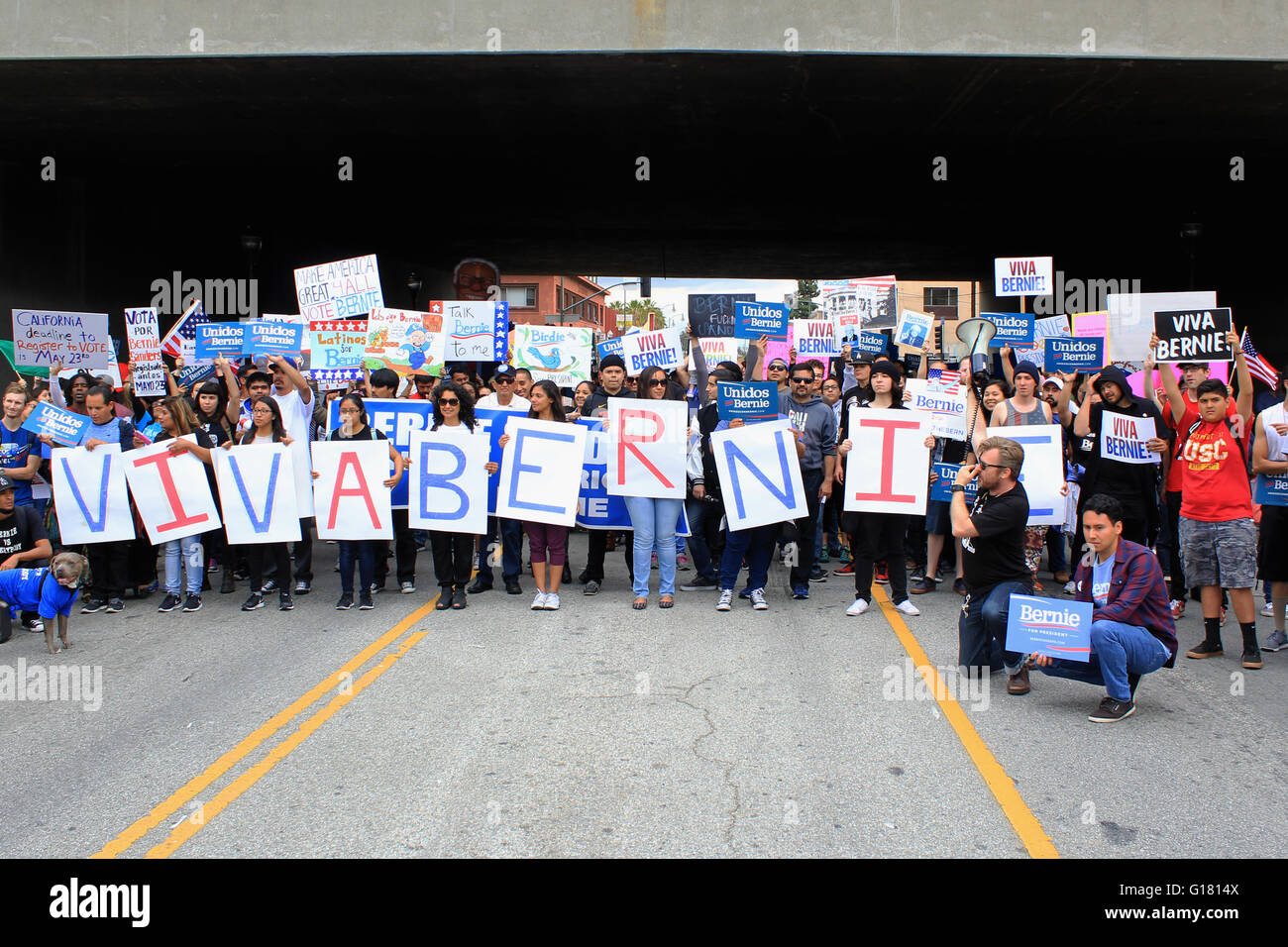 bernie sanders march in east los angeles brian mcguire Stock Photo - Alamy