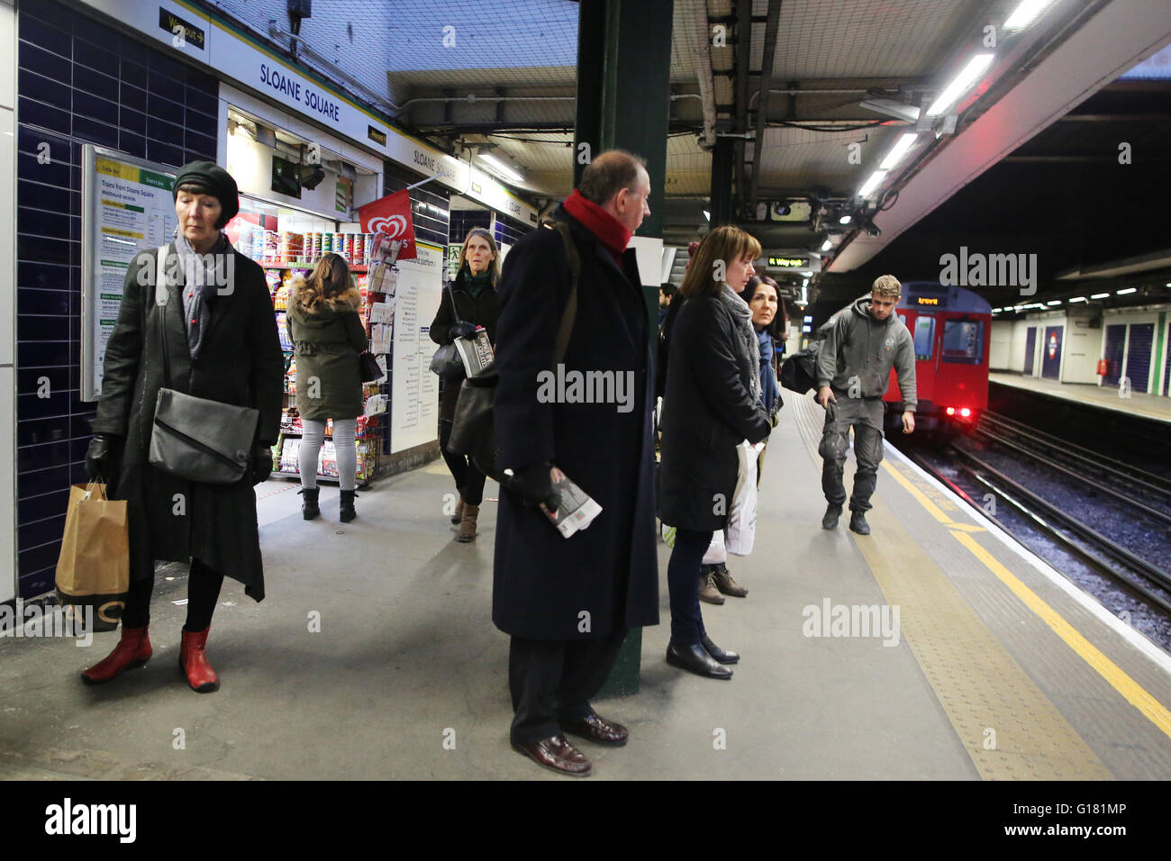 People on The London Underground , Sloane Square station, Chelsea ...