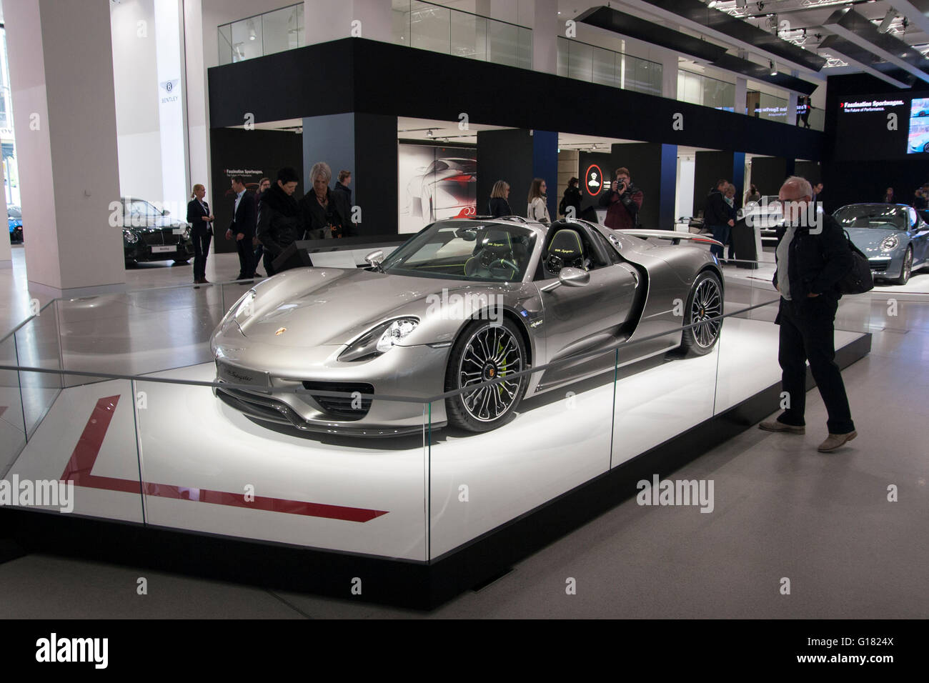 Volkswagen car showroom hi-res stock photography and images - Alamy