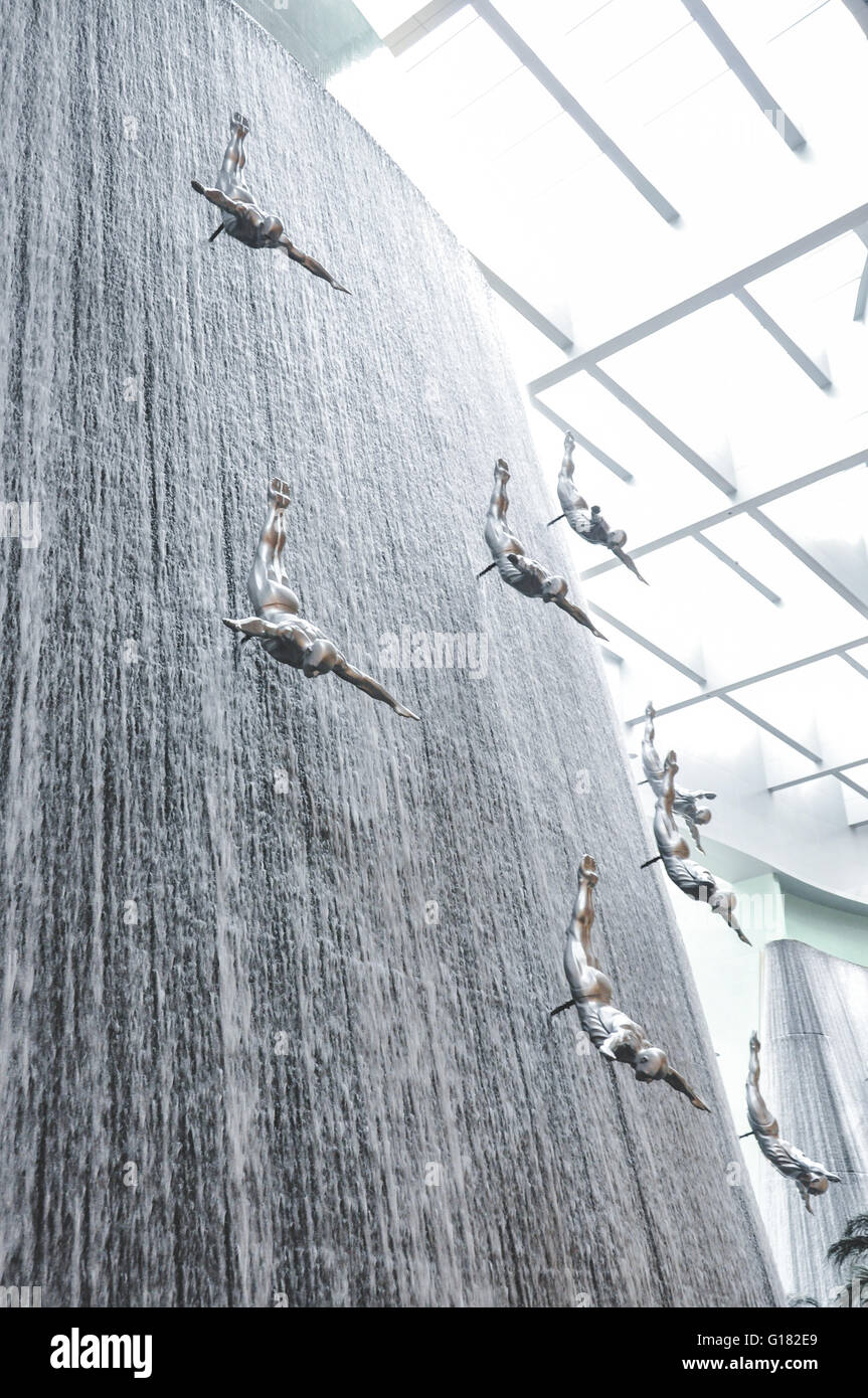Dubai mall waterfall divers hi-res stock photography and images - Alamy
