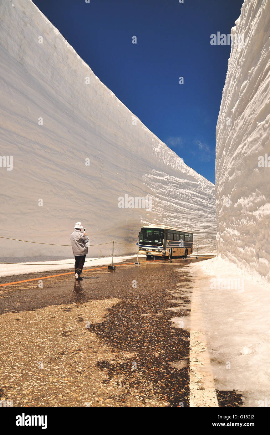 Every Spring this road gets cleared in the Japanese alps connecting the ...