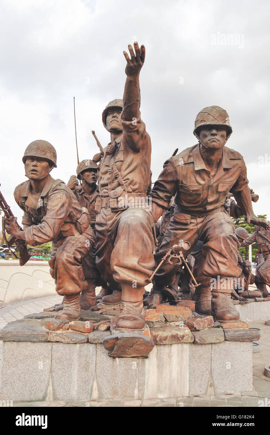 Statues of american soldiers at the war memorial museum in Seoul Stock ...
