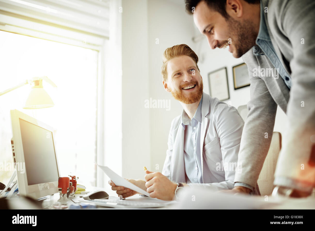 Business team working project hi-res stock photography and images - Alamy