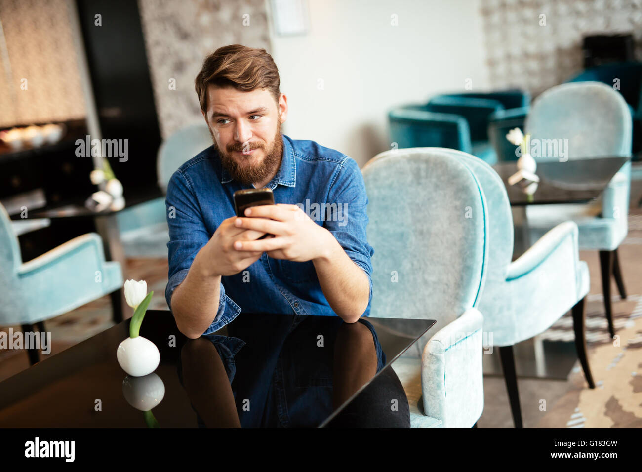 Yo mobile hi-res stock photography and images - Alamy