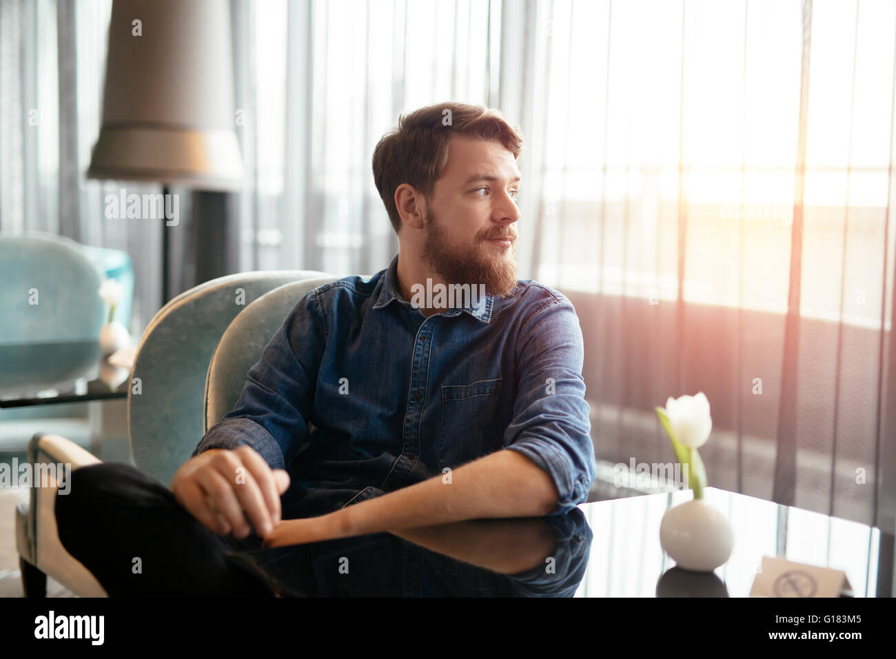 Wait waiting for her date hi-res stock photography and images - Alamy