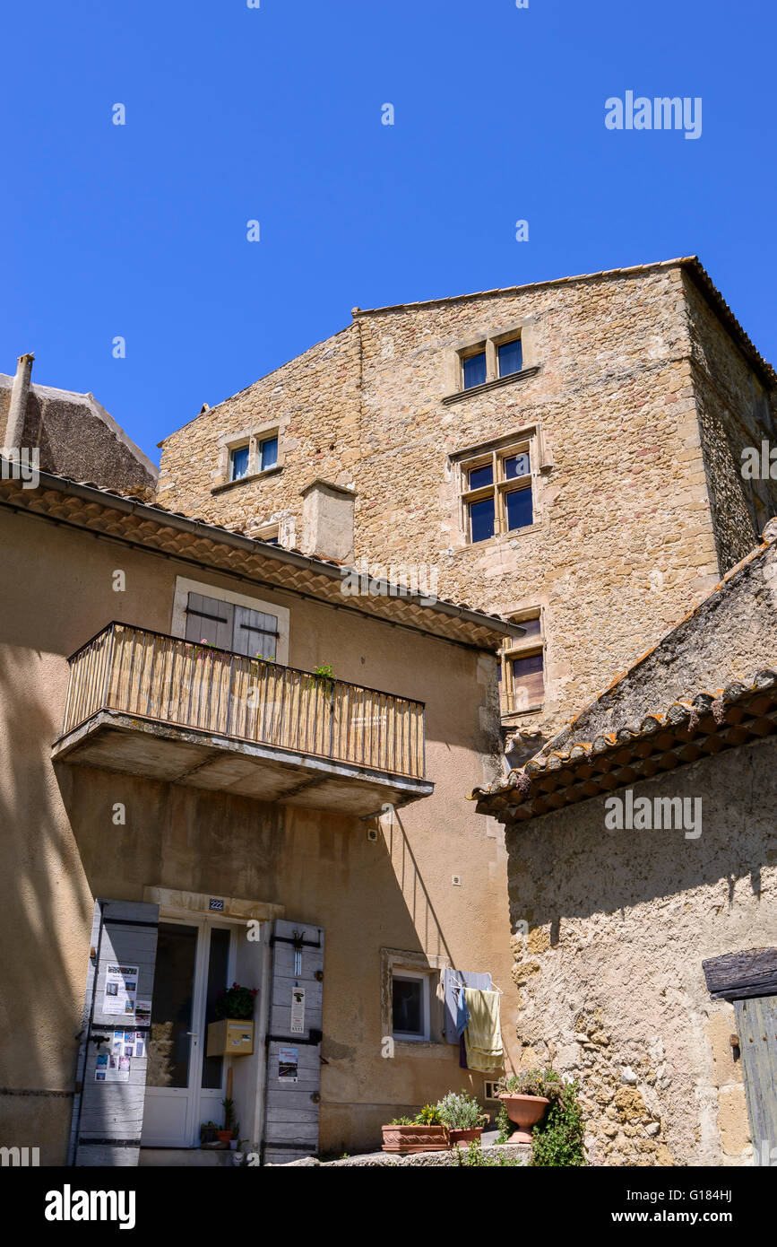 Village de Vaugines Luberon Vaucluse Provence France 84 Stock Photo - Alamy