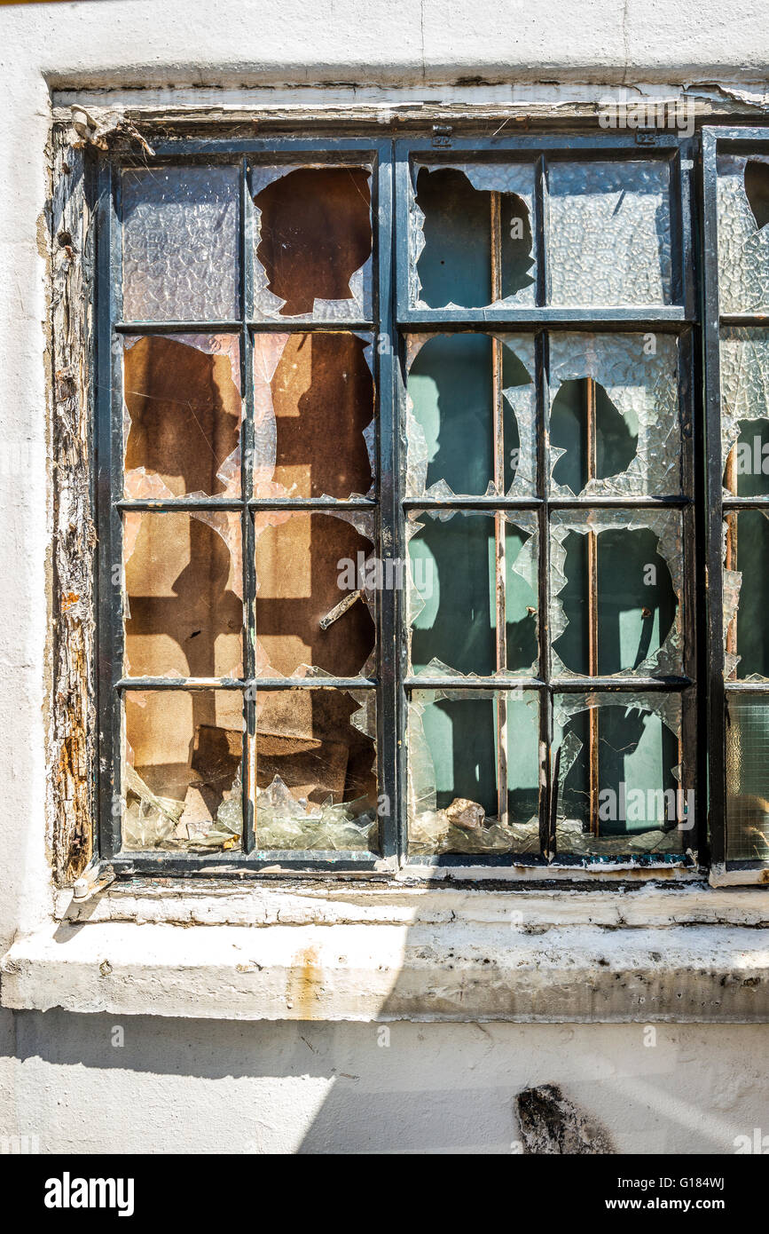 broken window on old building Stock Photo - Alamy broken window on old building Stock Photo - Alamy