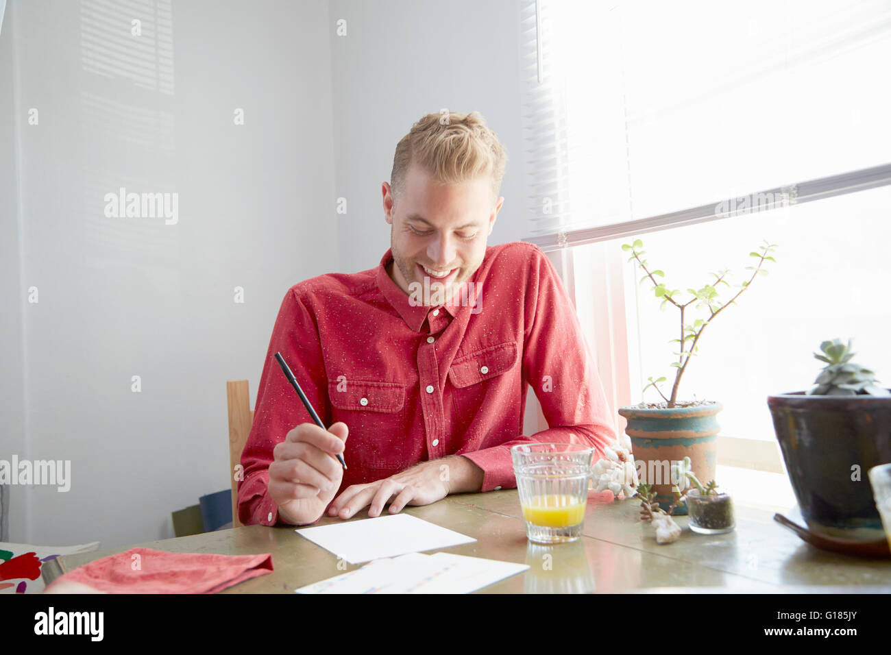 Writing letter hi-res stock photography and images - Alamy