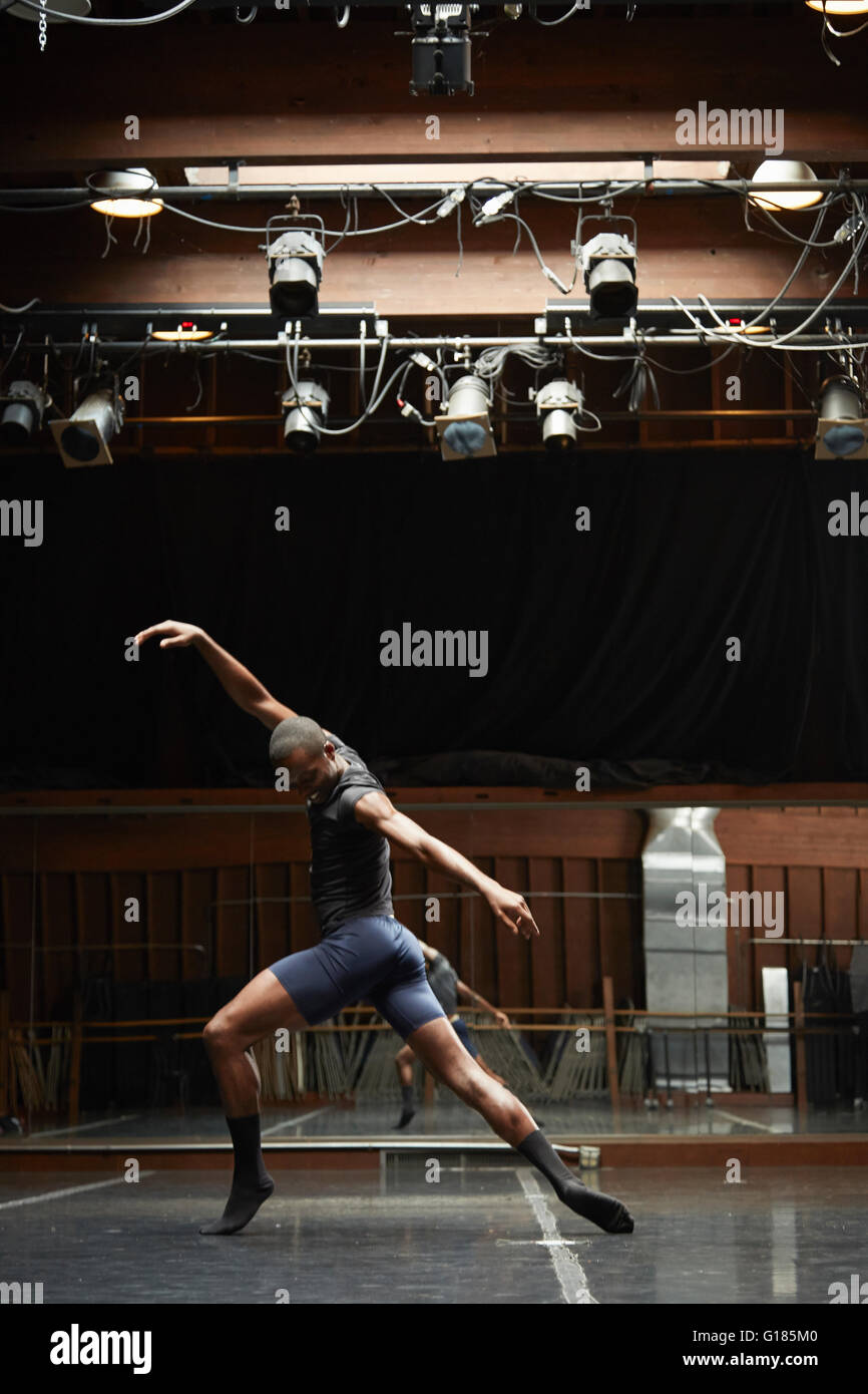 Dancer striking pose Stock Photo - Alamy