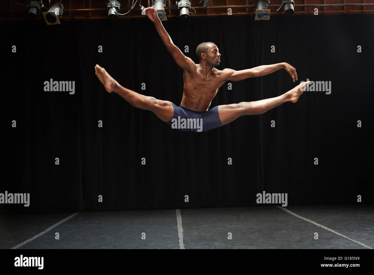 Dancer in midair pose Stock Photo - Alamy