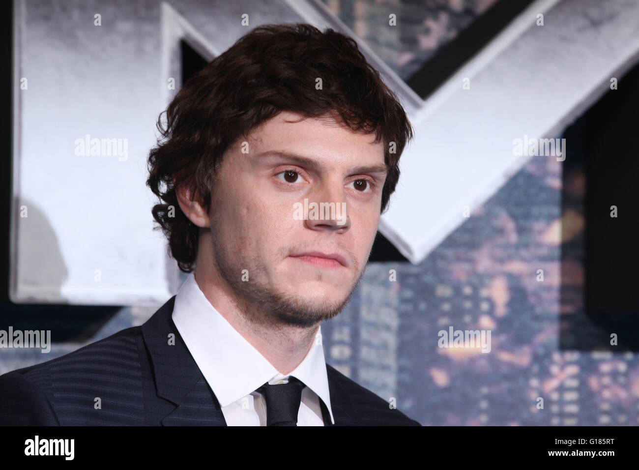 Evan peters x men hi-res stock photography and images - Alamy
