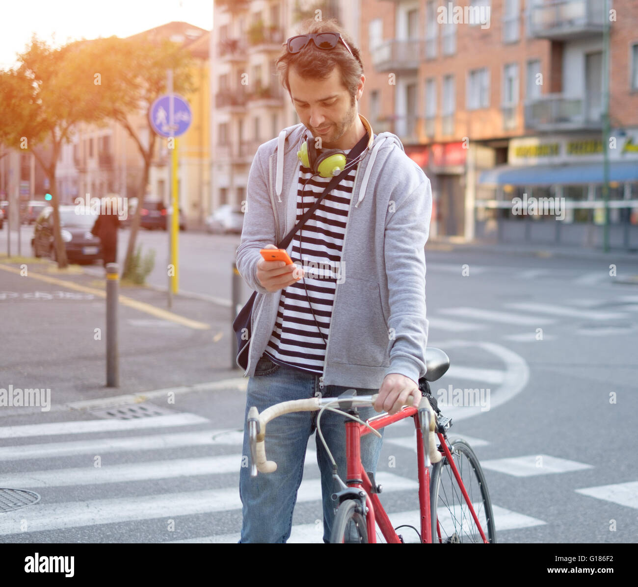 Distracted student phone hi-res stock photography and images - Alamy