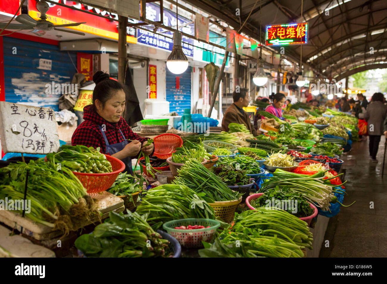 Entrepreneur economy china daily life hi-res stock photography and ...