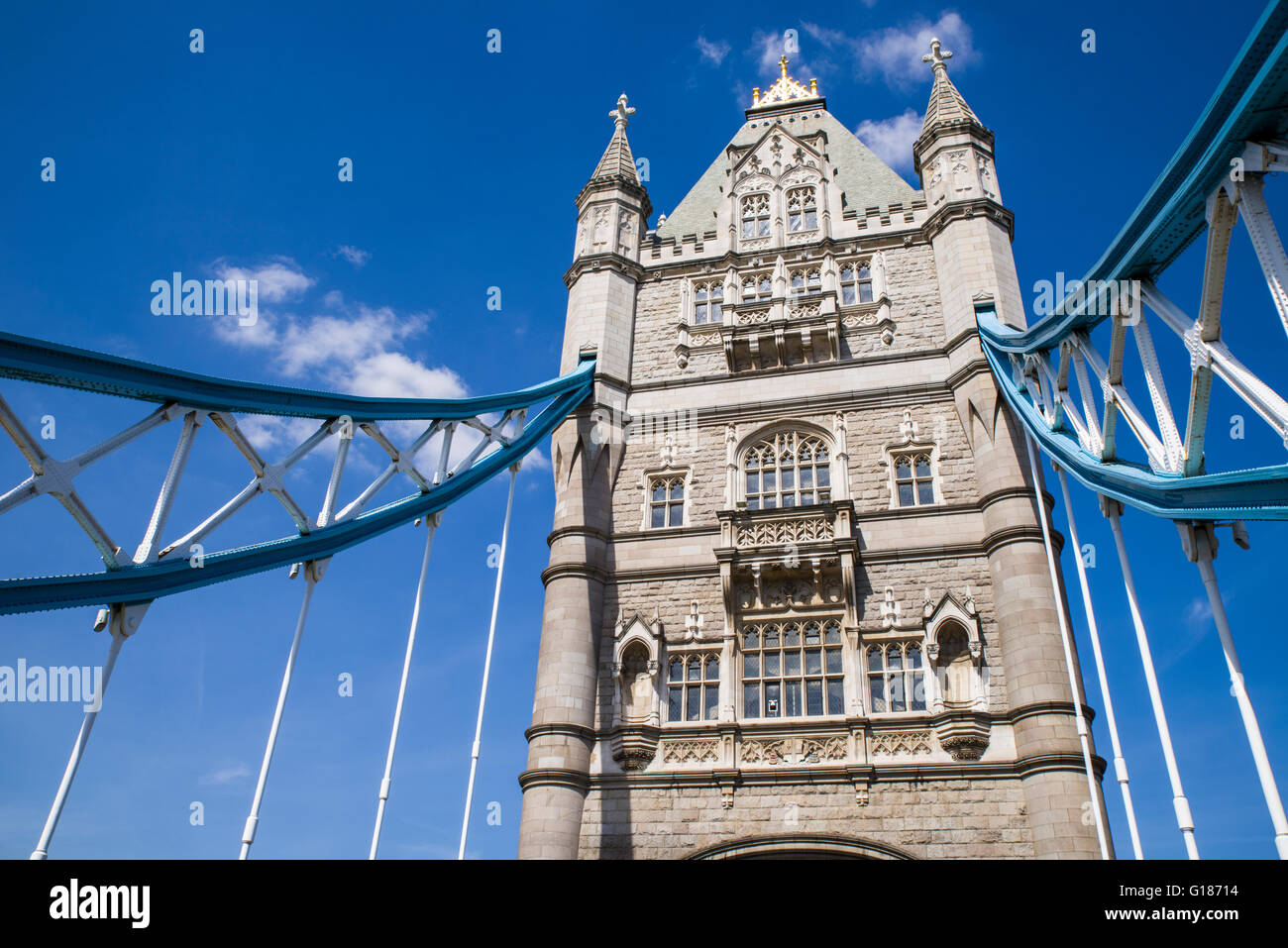 Tower bridges iconic towers suspension hi-res stock photography and ...