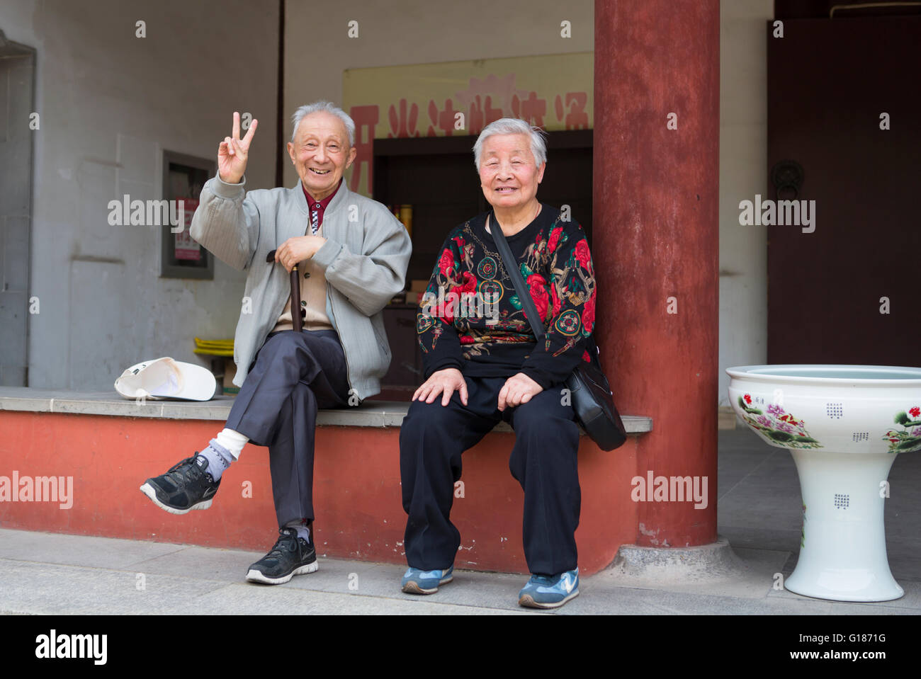 Chinese elderly senior couple posing Stock Photo - Alamy