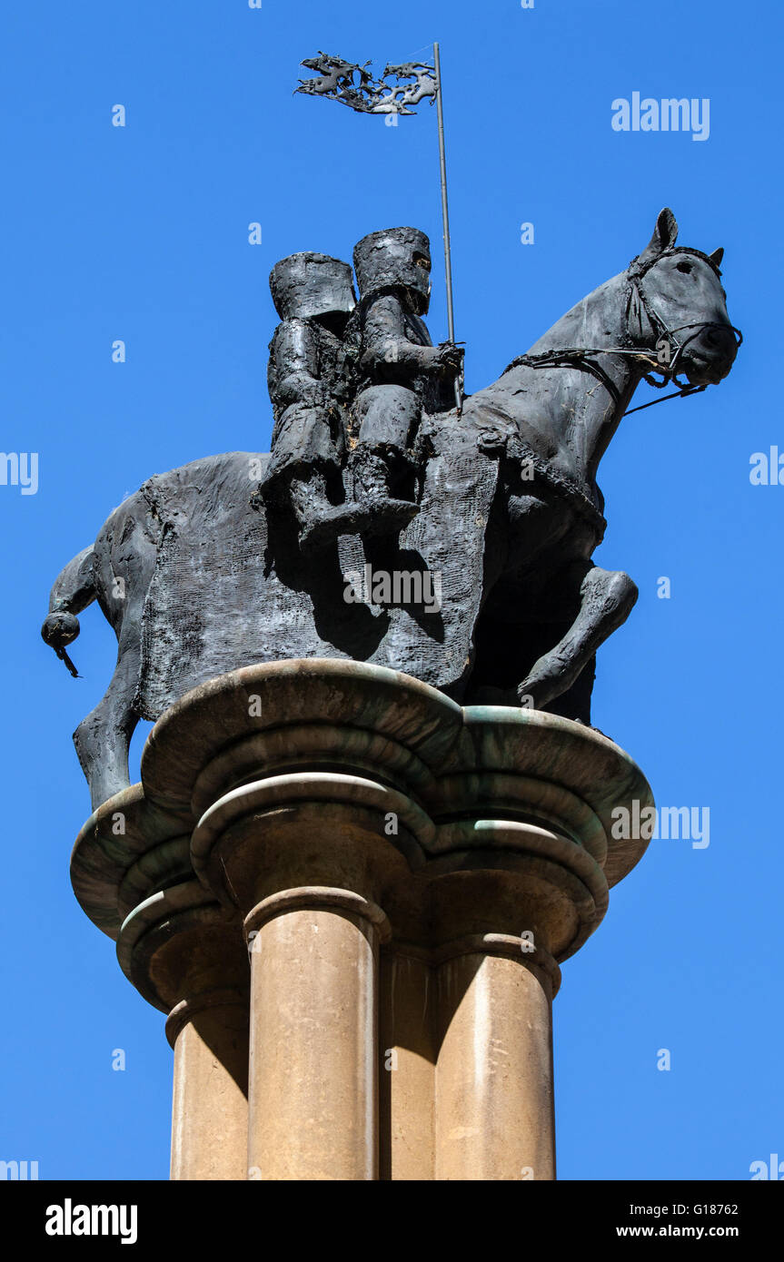 Knights Templar statue situated outside Temple Church in London Stock ...