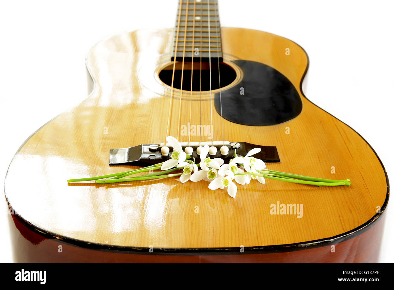Strings of flowers hi-res stock photography and images - Alamy