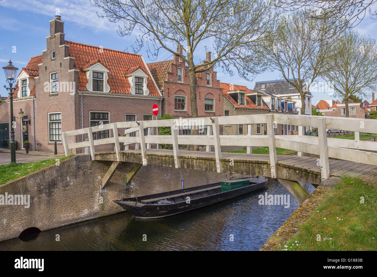 Small wooden bridge over canal hi-res stock photography and images - Alamy