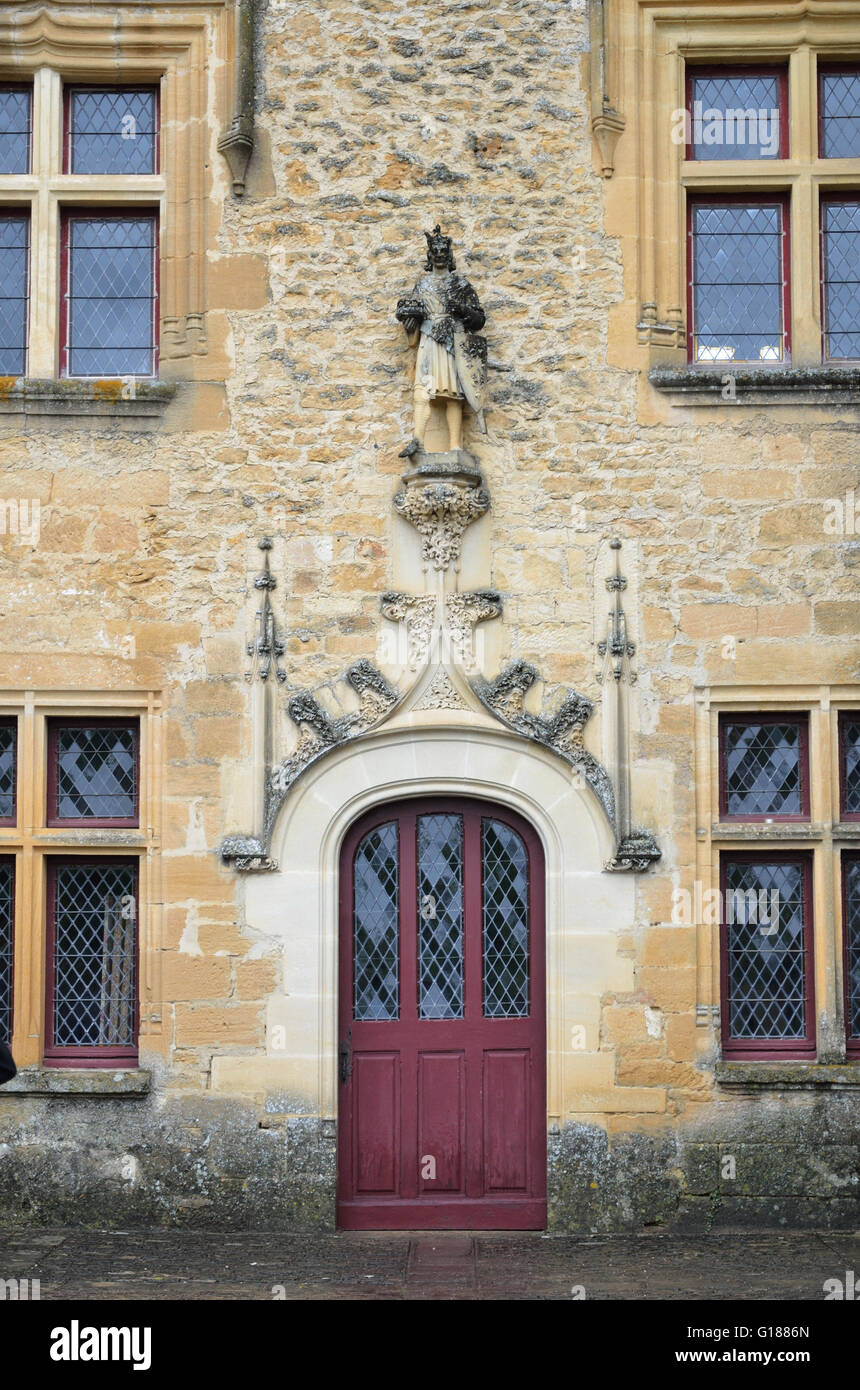 French chateau window hi-res stock photography and images - Alamy
