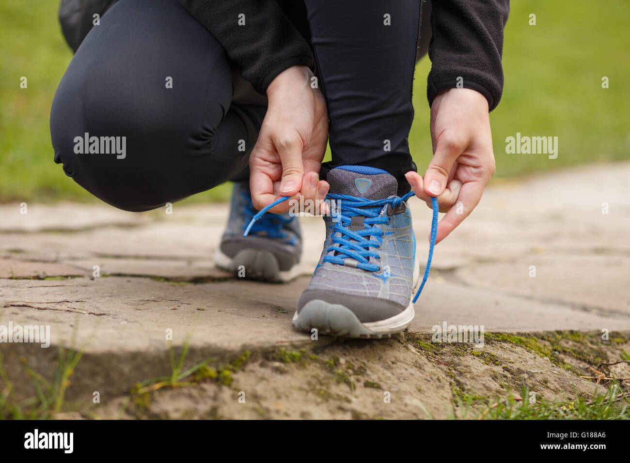 Runner tying up shoe laces hi-res stock photography and images - Alamy