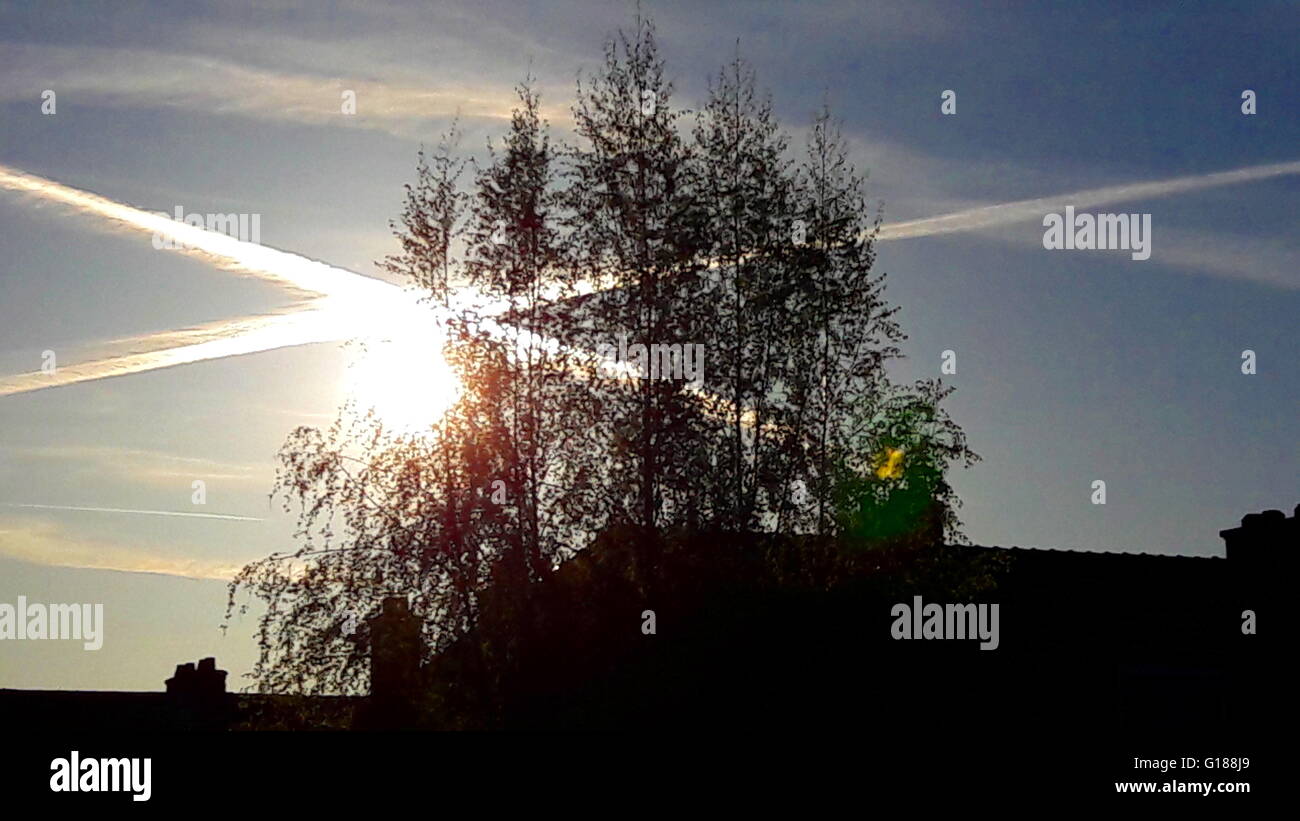 Blue sky with crossing condensation trails hi-res stock photography and ...