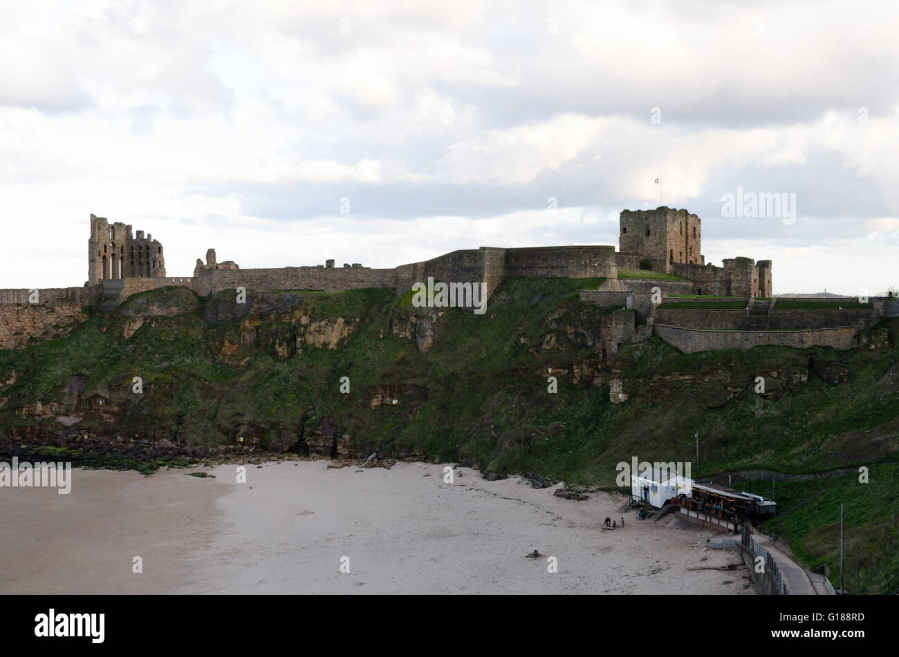 King Edward's Bay, Tynemouth, including Tynemouth Castle & Priory Stock ...