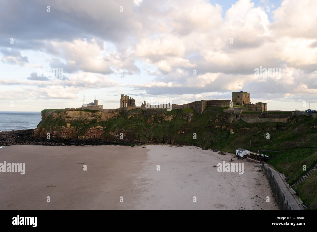 King edwards bay and tynemouth priory hi-res stock photography and ...