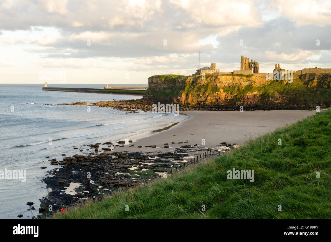 King Edward's Bay, Tynemouth, including Tynemouth Priory Stock Photo ...