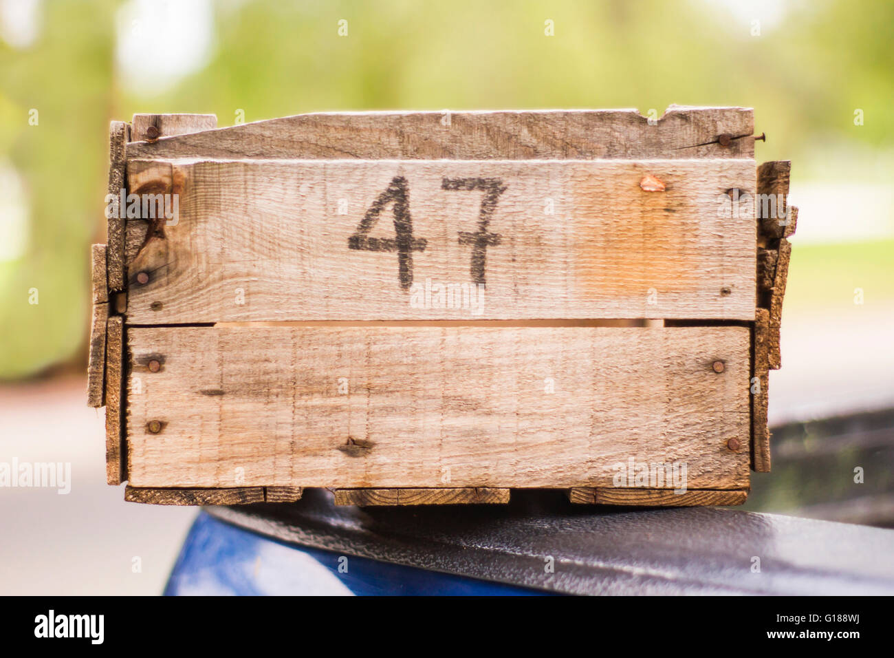 Empty fruit crate box hi-res stock photography and images - Alamy