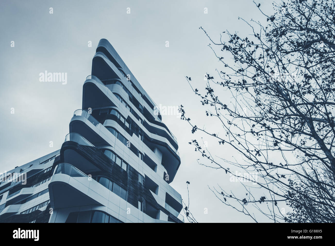 City life and modern architecture in Milan Stock Photo - Alamy