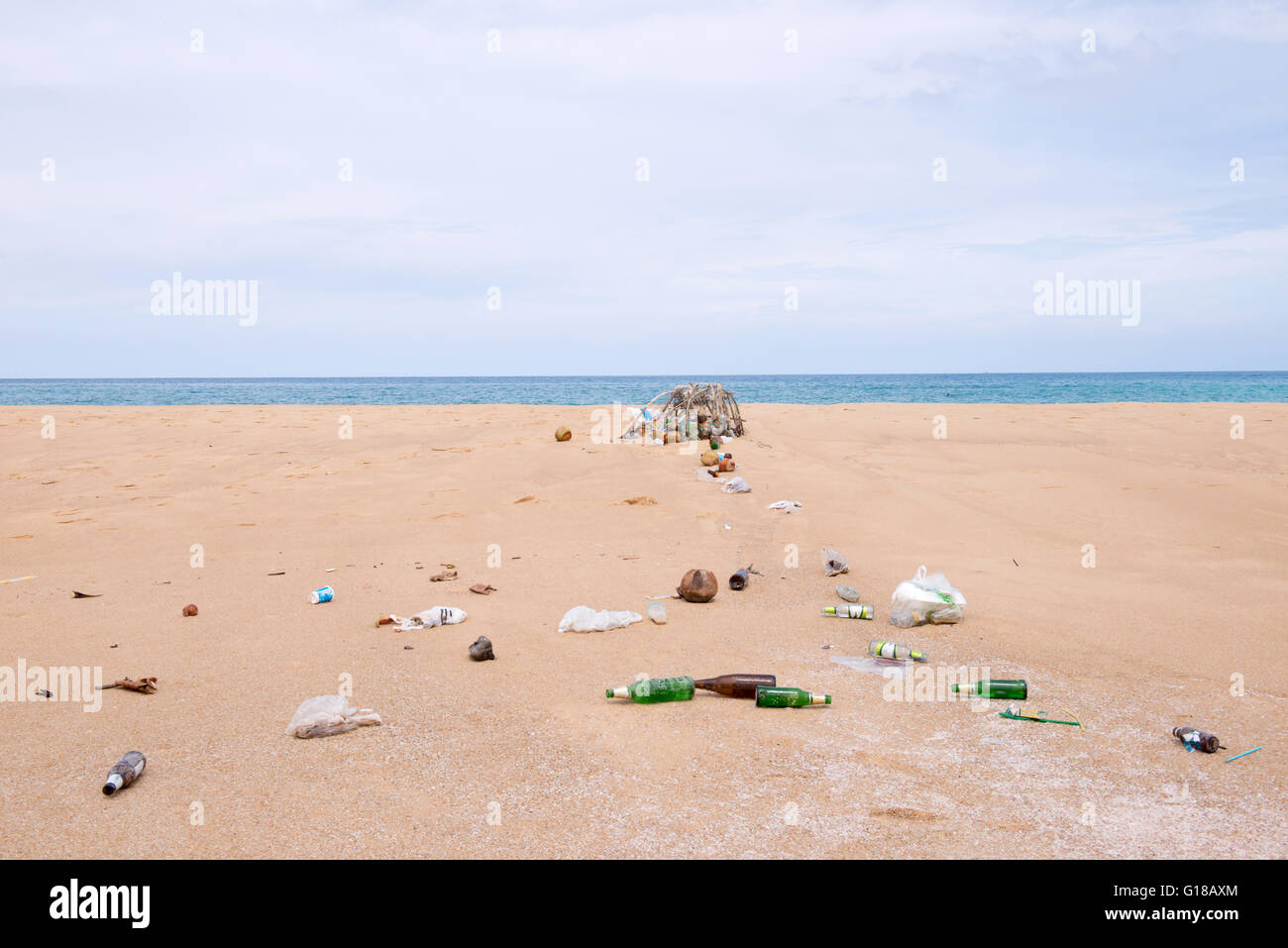 Beach pollution hi-res stock photography and images - Alamy
