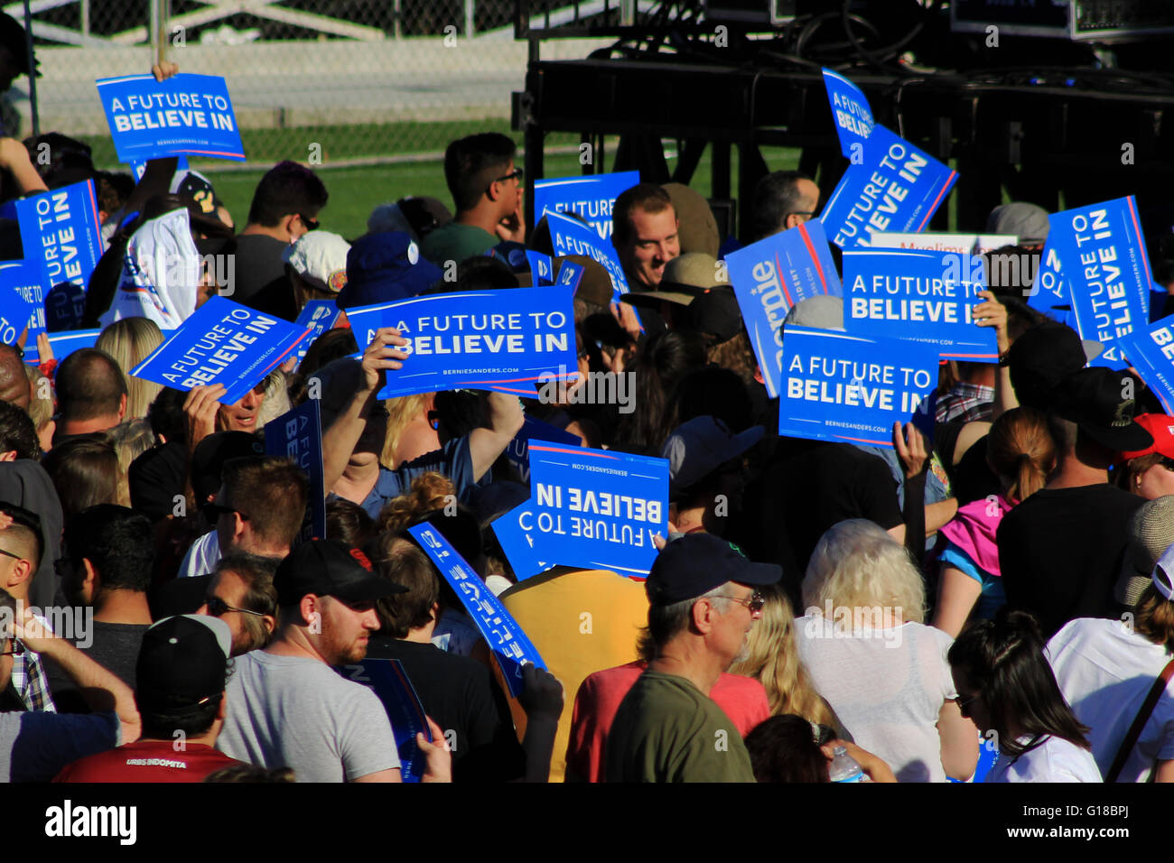 bernie sanders rally moffet field sacramento may 9 2016 Stock Photo - Alamy
