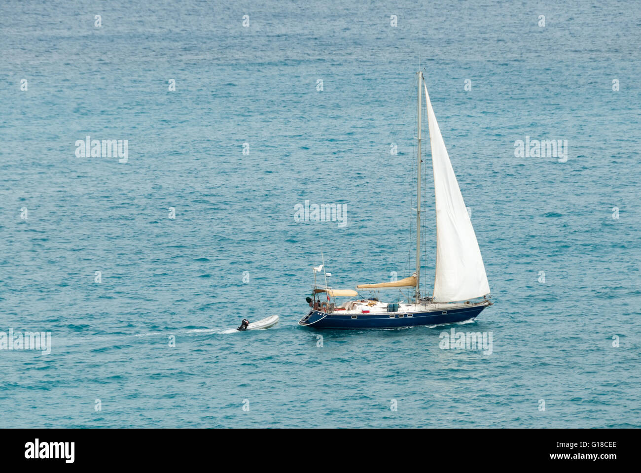 A sloop with dinghy sails across the Caribbean Sea Stock Photo - Alamy