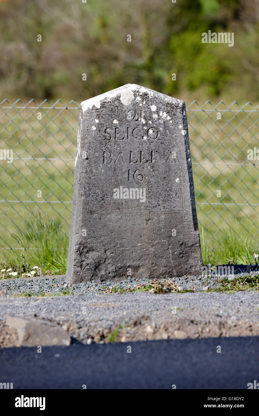 Old stone mile marker hi-res stock photography and images - Alamy