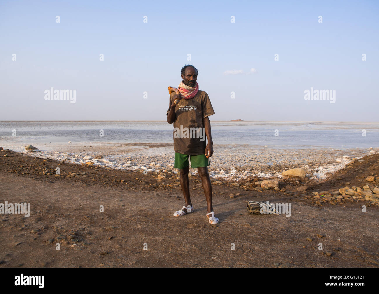 Afar worker at the salt mines, Afar region, Dallol, Ethiopia Stock ...