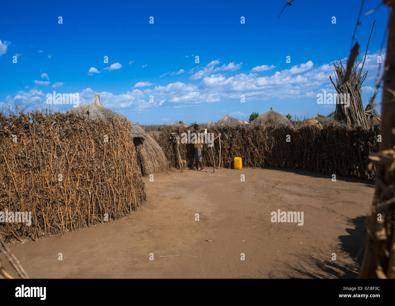 Nyangatom village hi-res stock photography and images - Alamy