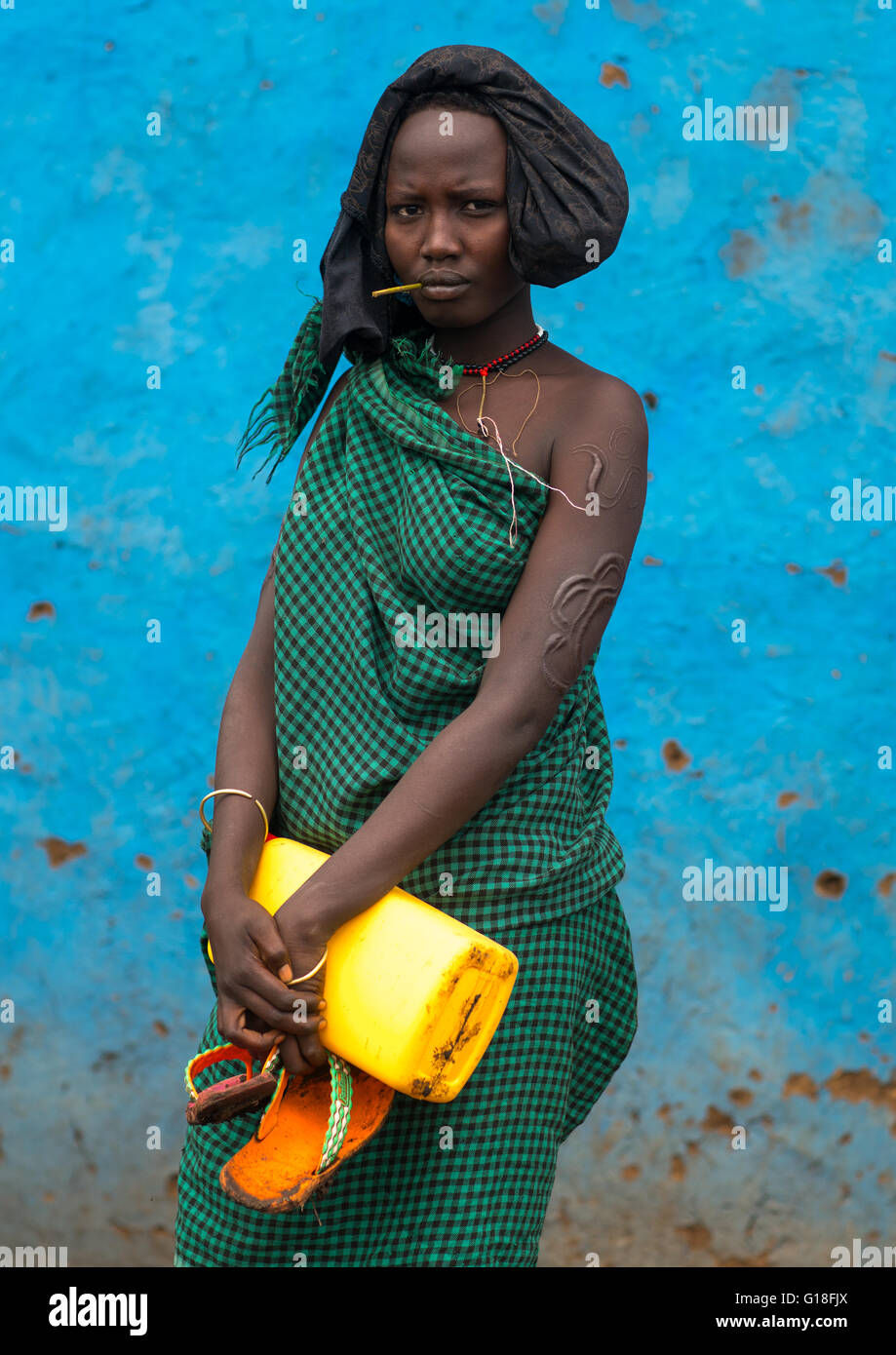 Bodi tribe woman with impressive scarifications on the arm, Omo valley ...
