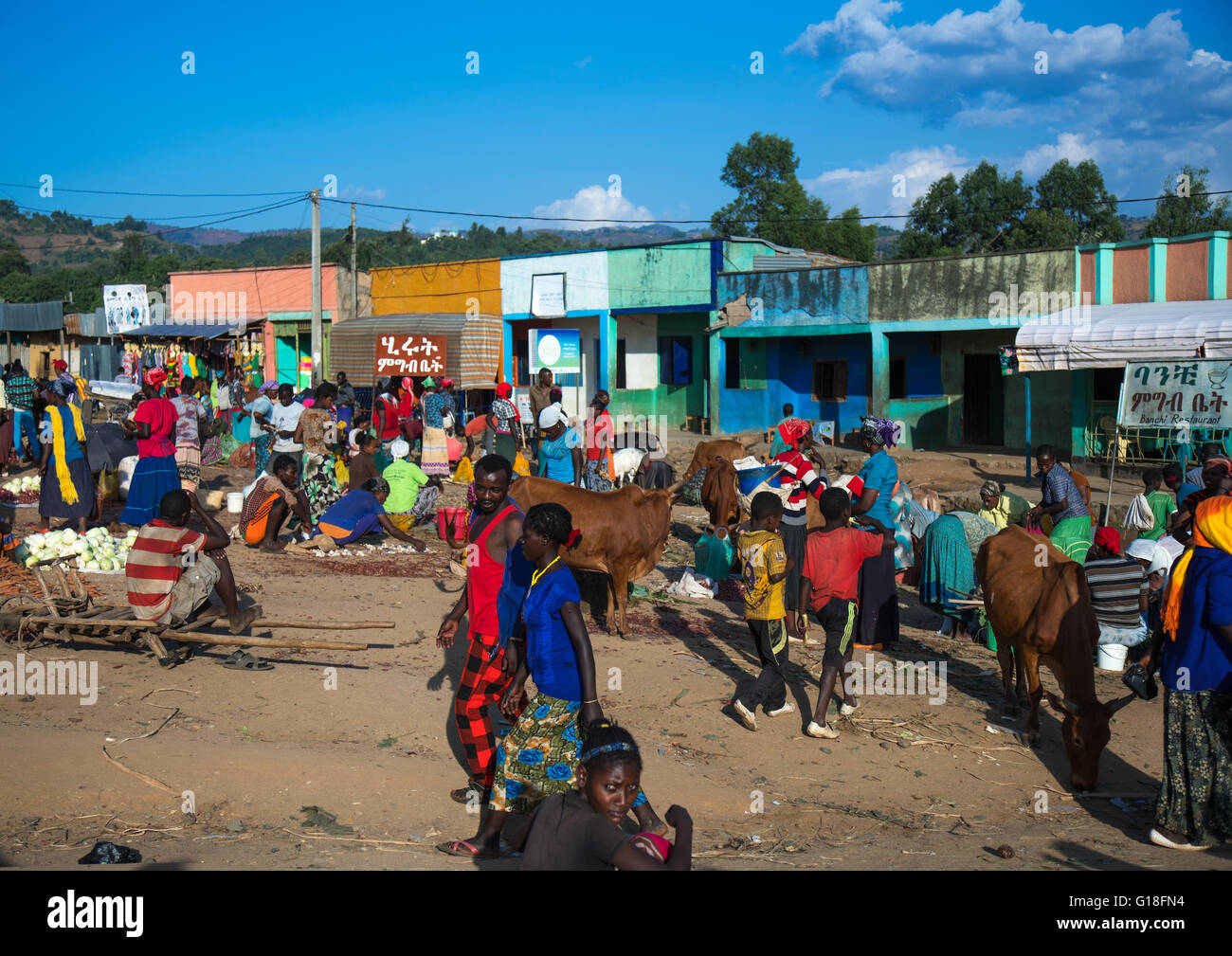 Busy saturday market, Omo valley, Jinka, Ethiopia Stock Photo - Alamy