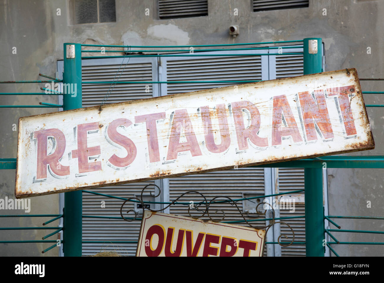 French Restaurant Sign in Urban Setting Stock Photo - Alamy