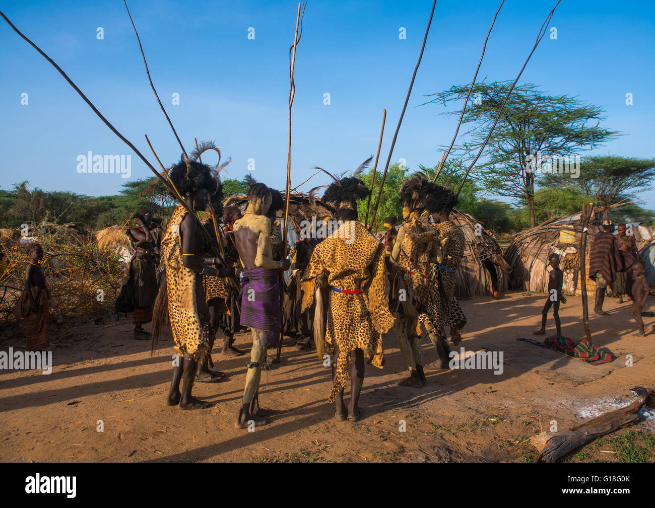 Leopard skin african ceremony hi-res stock photography and images - Alamy