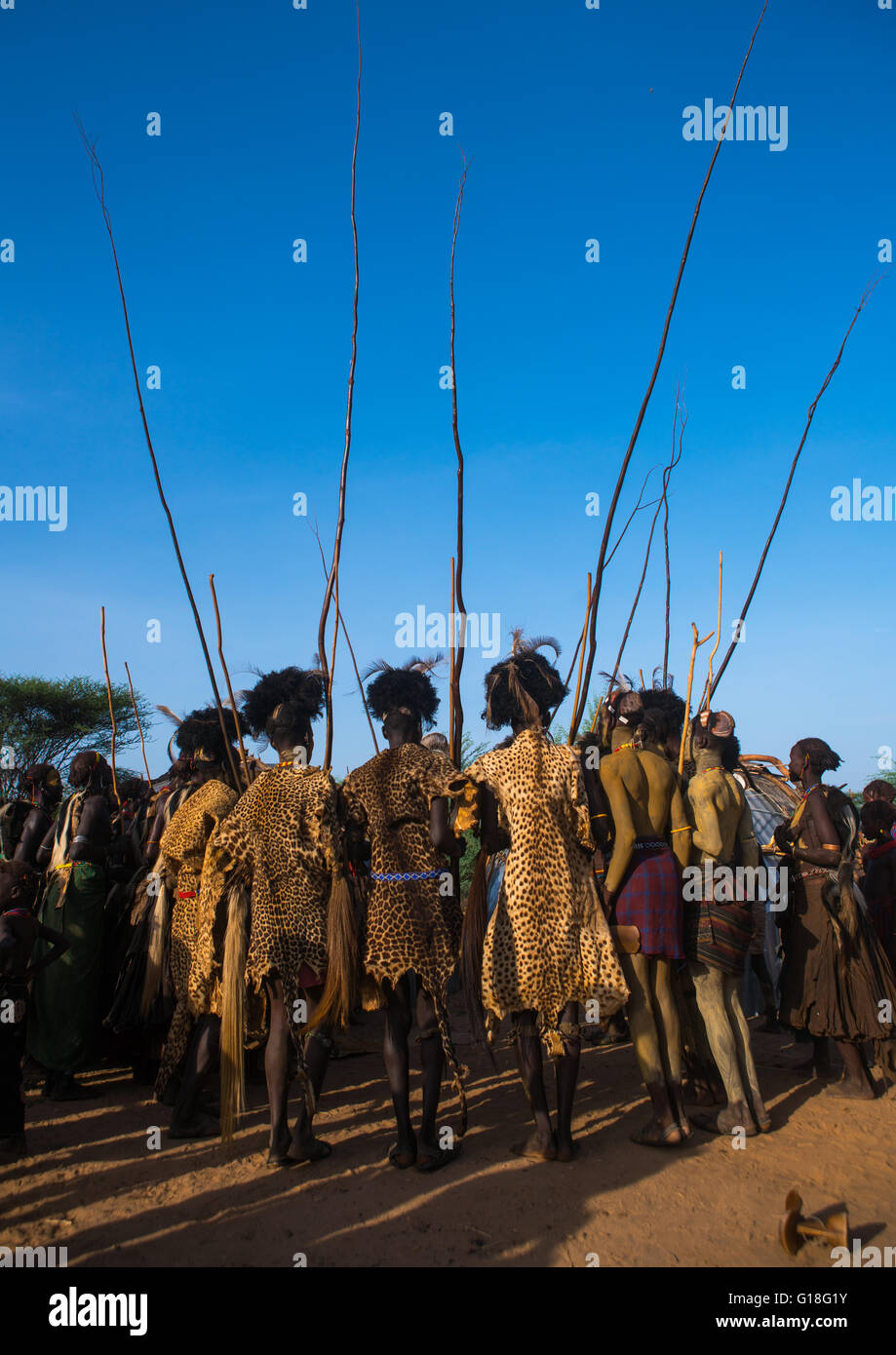 Leopard skin african ceremony hi-res stock photography and images - Alamy