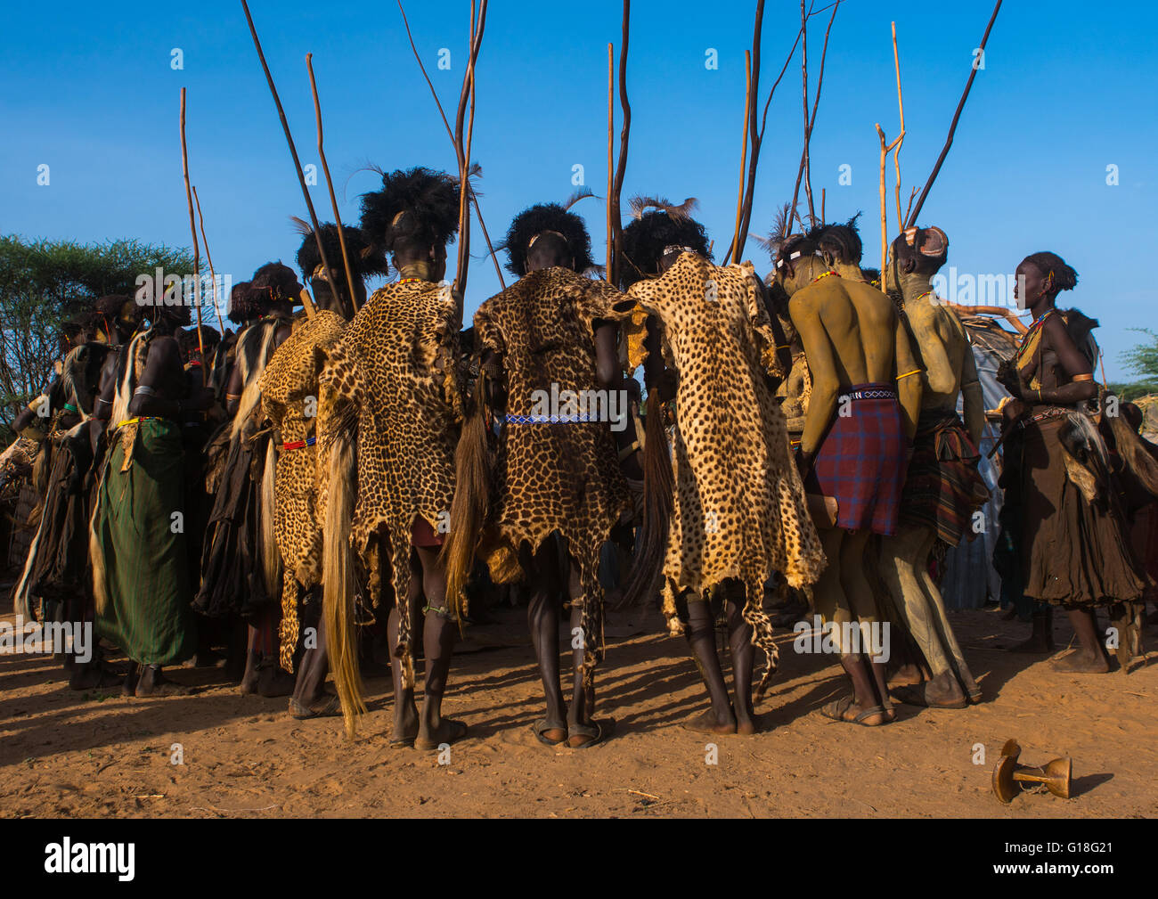Leopard skin african ceremony hi-res stock photography and images - Alamy