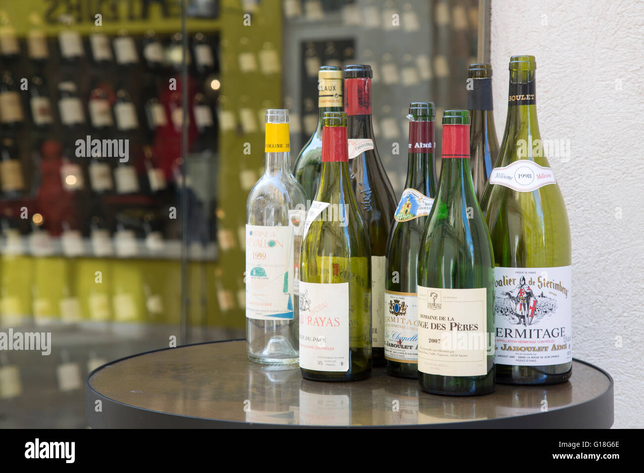 Empty wine bottle hi-res stock photography and images - Alamy