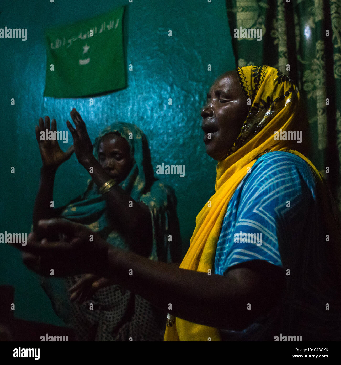Trance women dance hi-res stock photography and images - Alamy