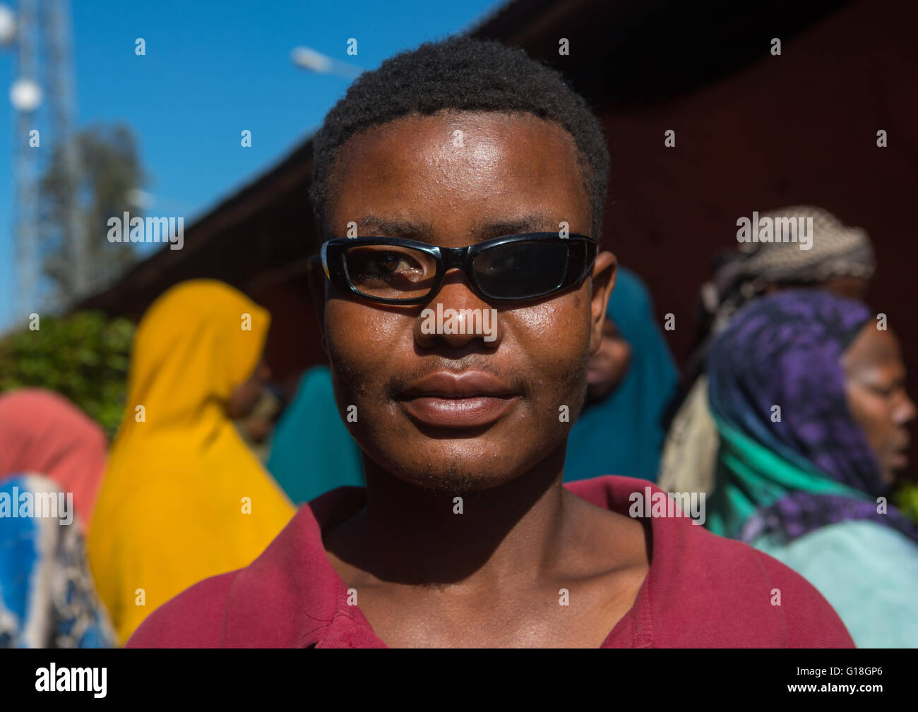Man wearing sunglasses with one glass missing, Harari region, Awaday ...