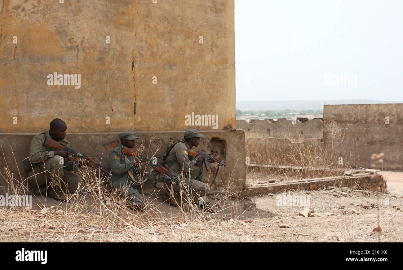 Koulikoro, Mali. 4th May, 2016. Malian soldiers during a training ...